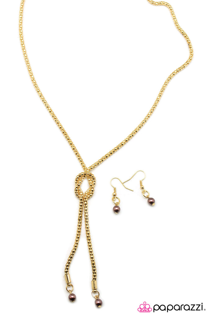 Paparazzi " Paparazzi "Thrown for a Loop" necklace